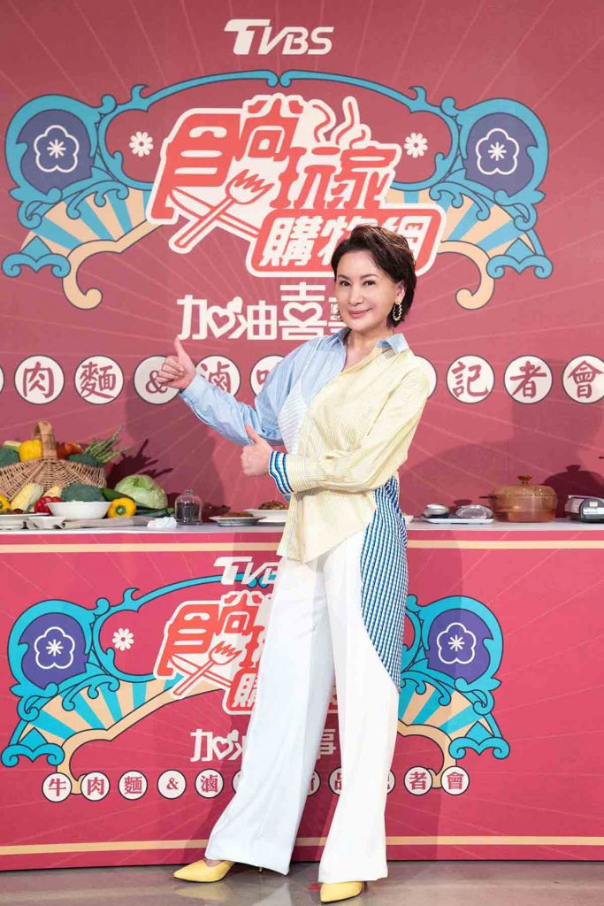 TVBS 「食尚玩家購物網」 代言人陳亞蘭親手備好料揪王彩樺享美味， 逢人推薦牛肉麵、滷味 直呼:一吃就有喜事! - ioioTimes 科技世代